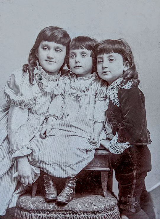 Photographs of Helen Goldsmith: From Toddler to Young Woman ...