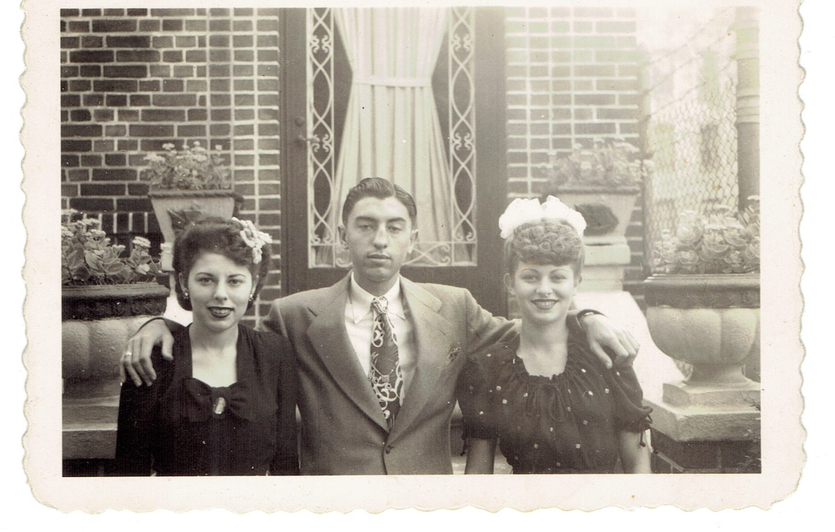 Joe and Betty Goldfarb and Their Children: A Close and Loving Family ...